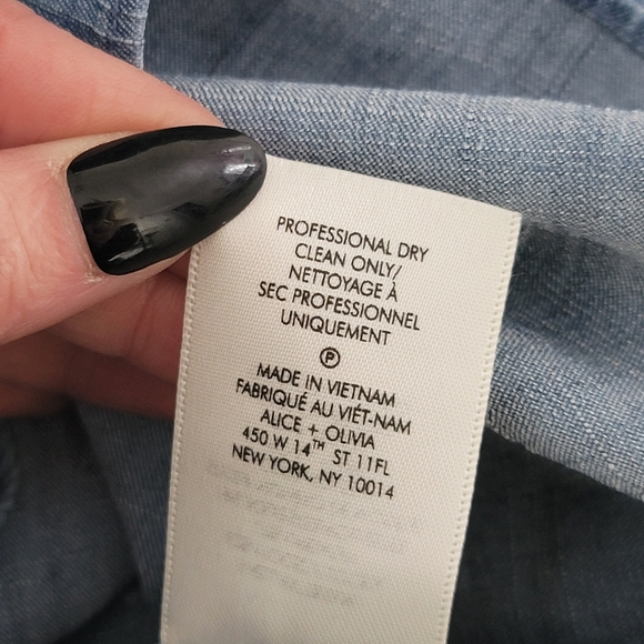 Alice + Olivia | Dresses | Alice Olivia Alexia Offshoulder Chambray ...